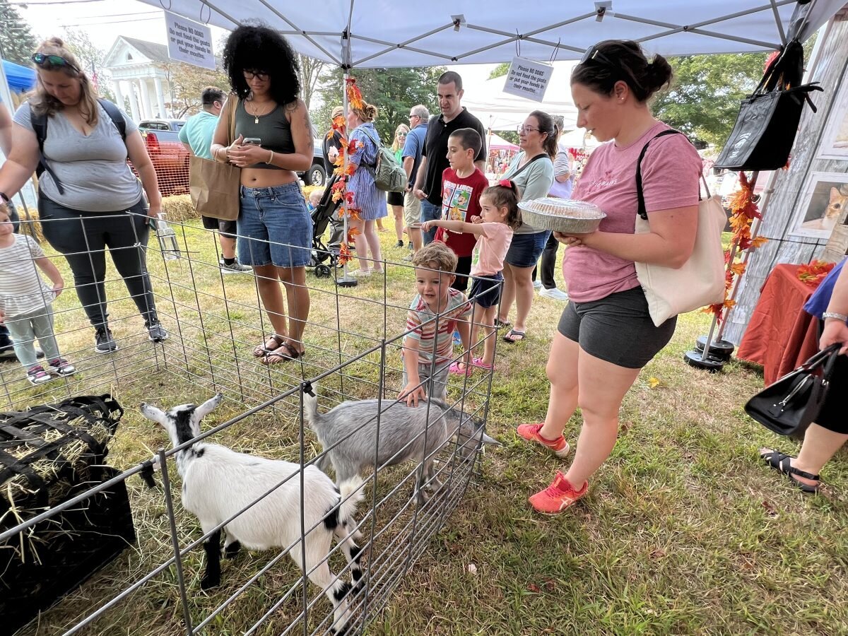 St. Peter’s Grace Apple Festival celebrates opening day | The Monroe Sun